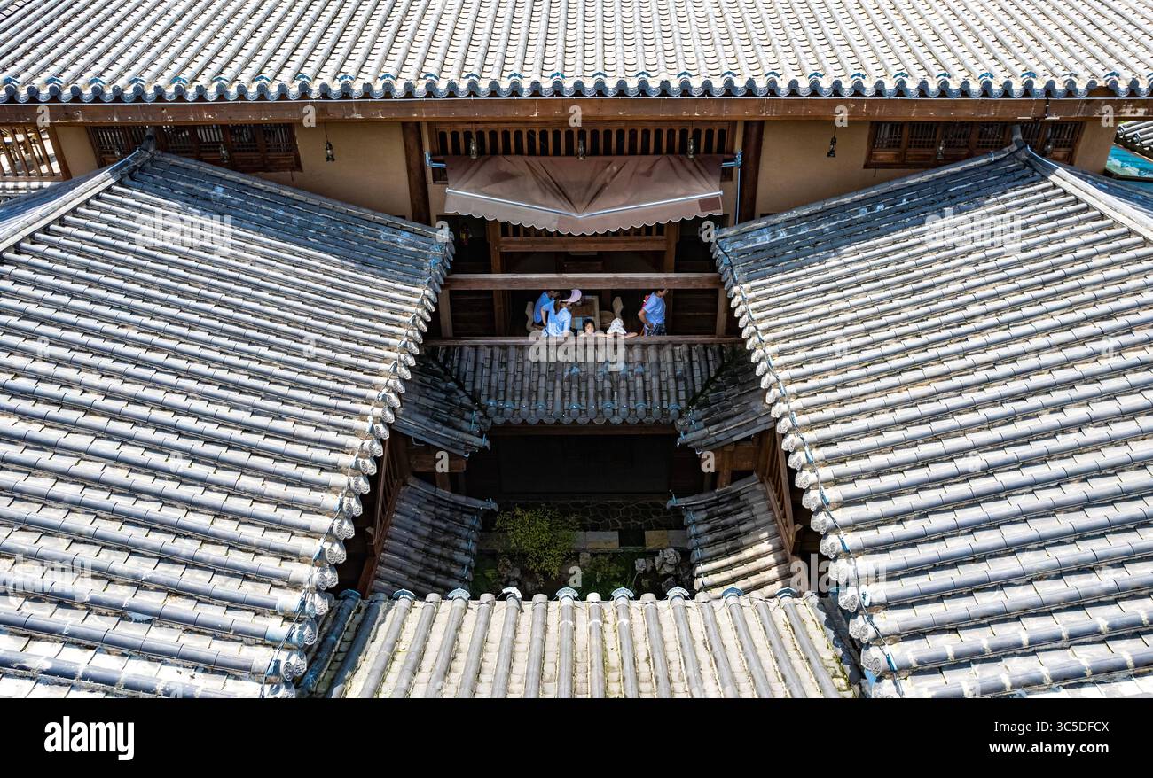 (250730) -- KUNMING, July 30, 2025 (Xinhua) -- A drone photo taken on ...