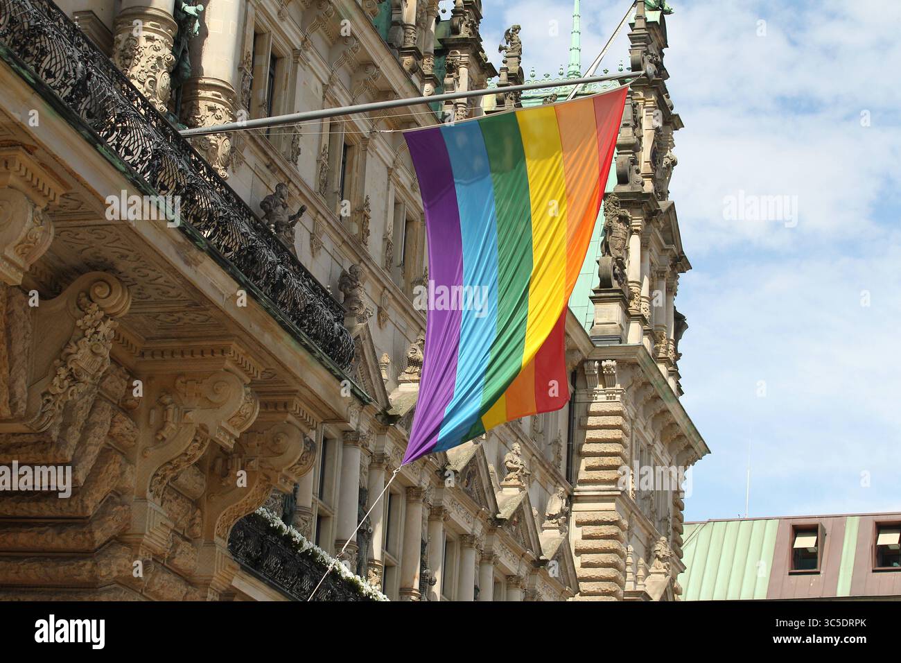 RECORD DATE NOT STATED Am Balkon vom Hamburger Rathaus ist anlässlich ...