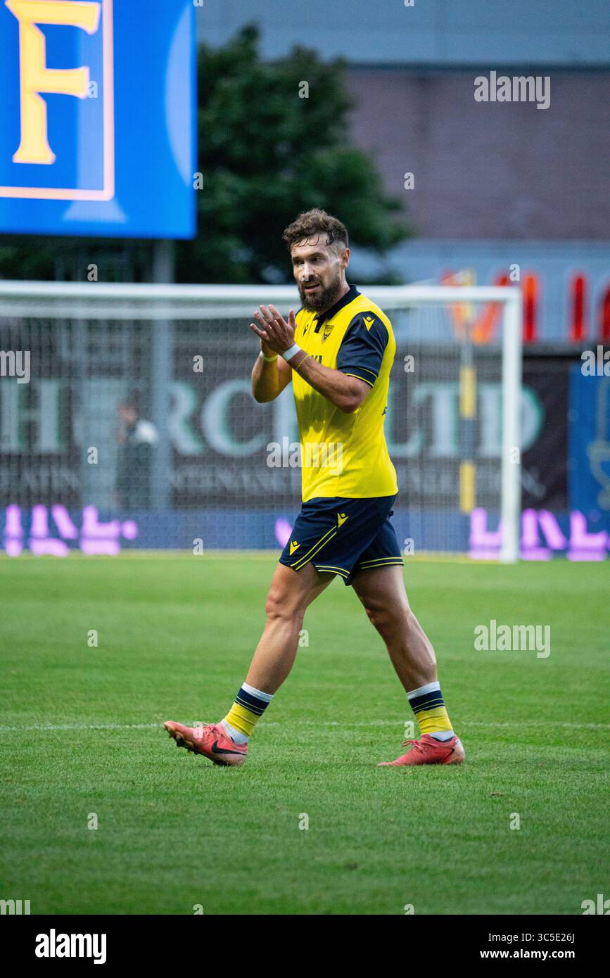 Tom Bradshaw Of Oxford United Fc Clapping To Fans Stock Photo - Alamy