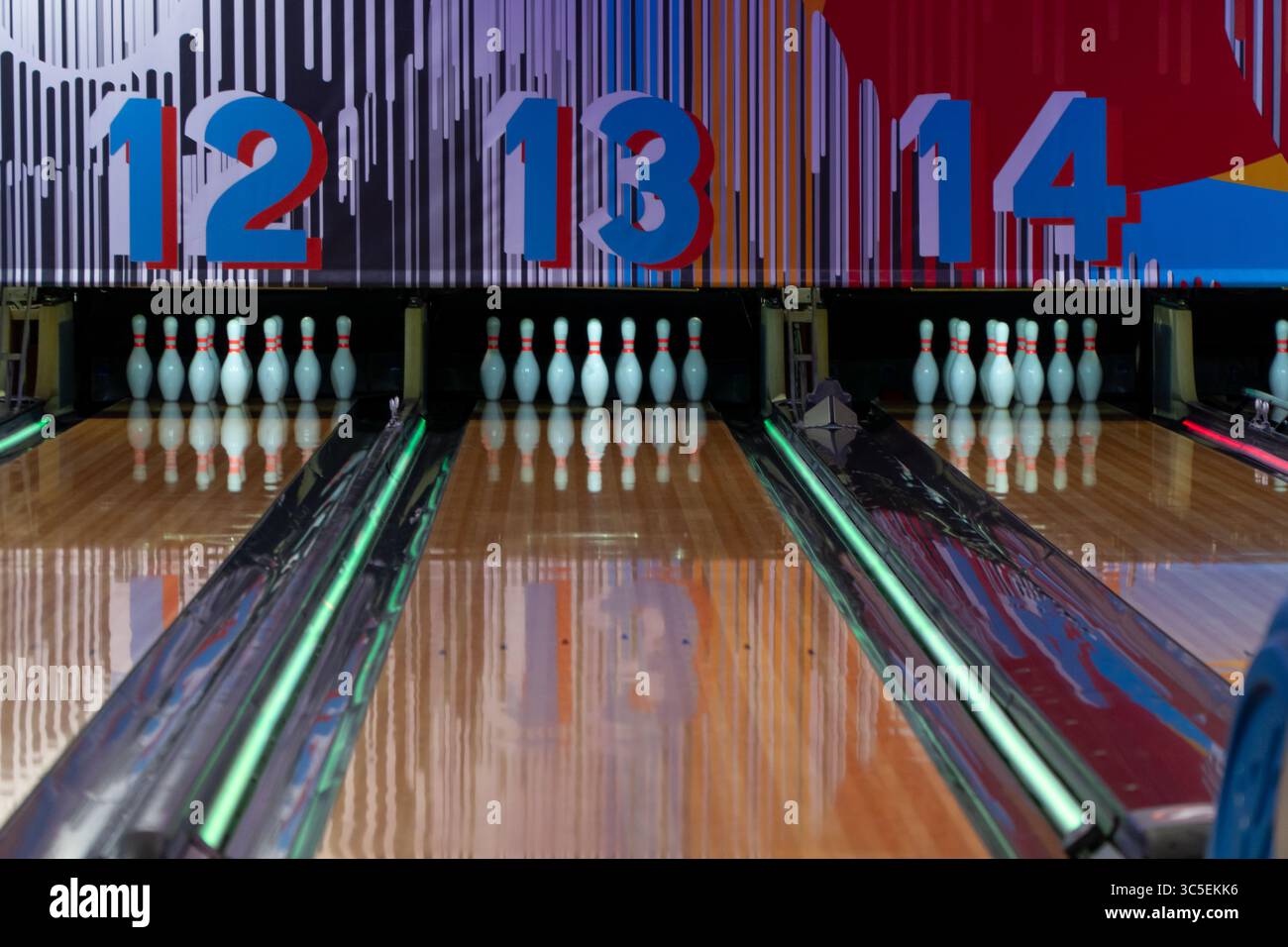 Bowling new ball pattern hi-res stock photography and images - Alamy