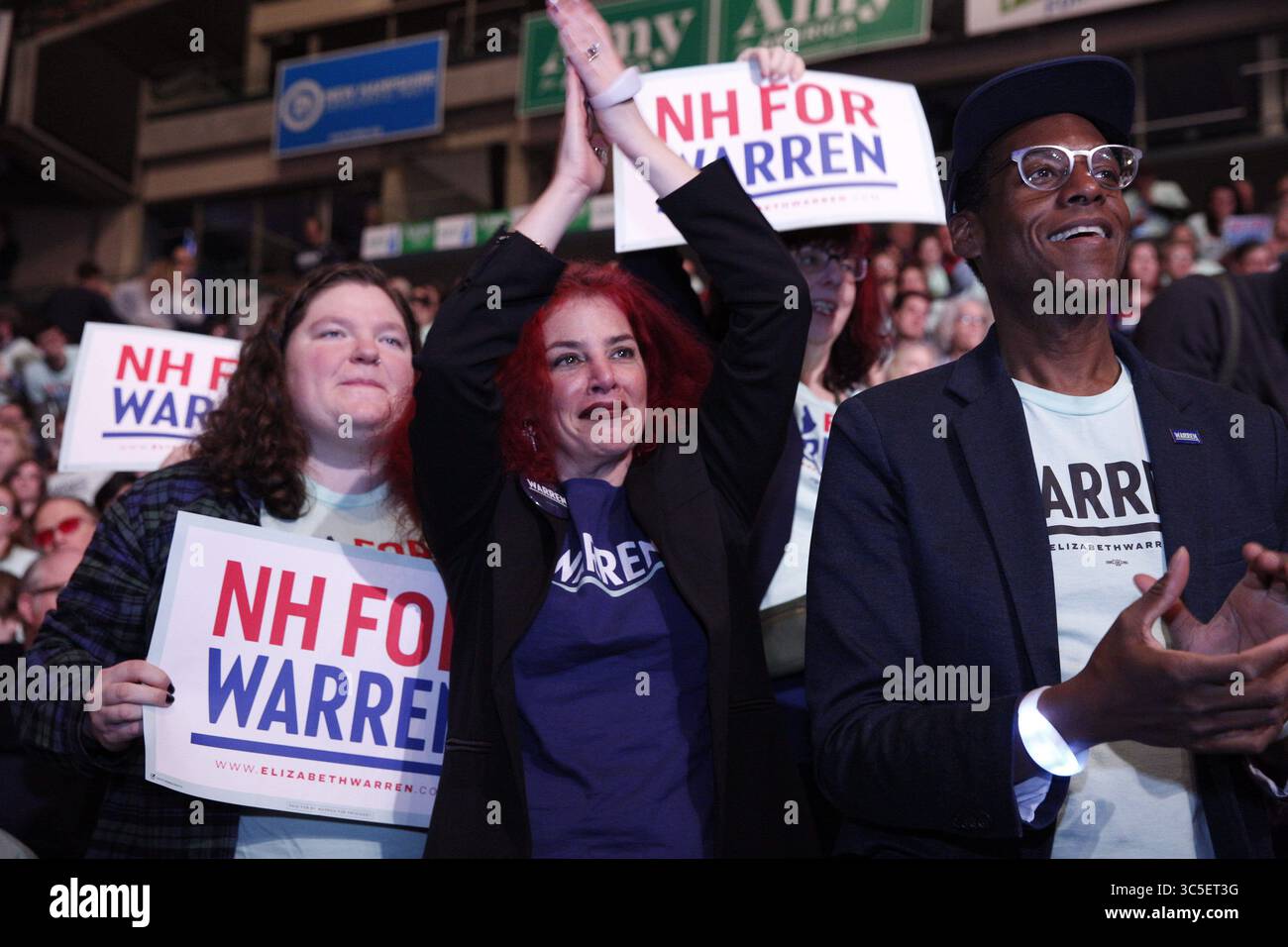 Elizabeth warren supporters cheer hi-res stock photography and images ...