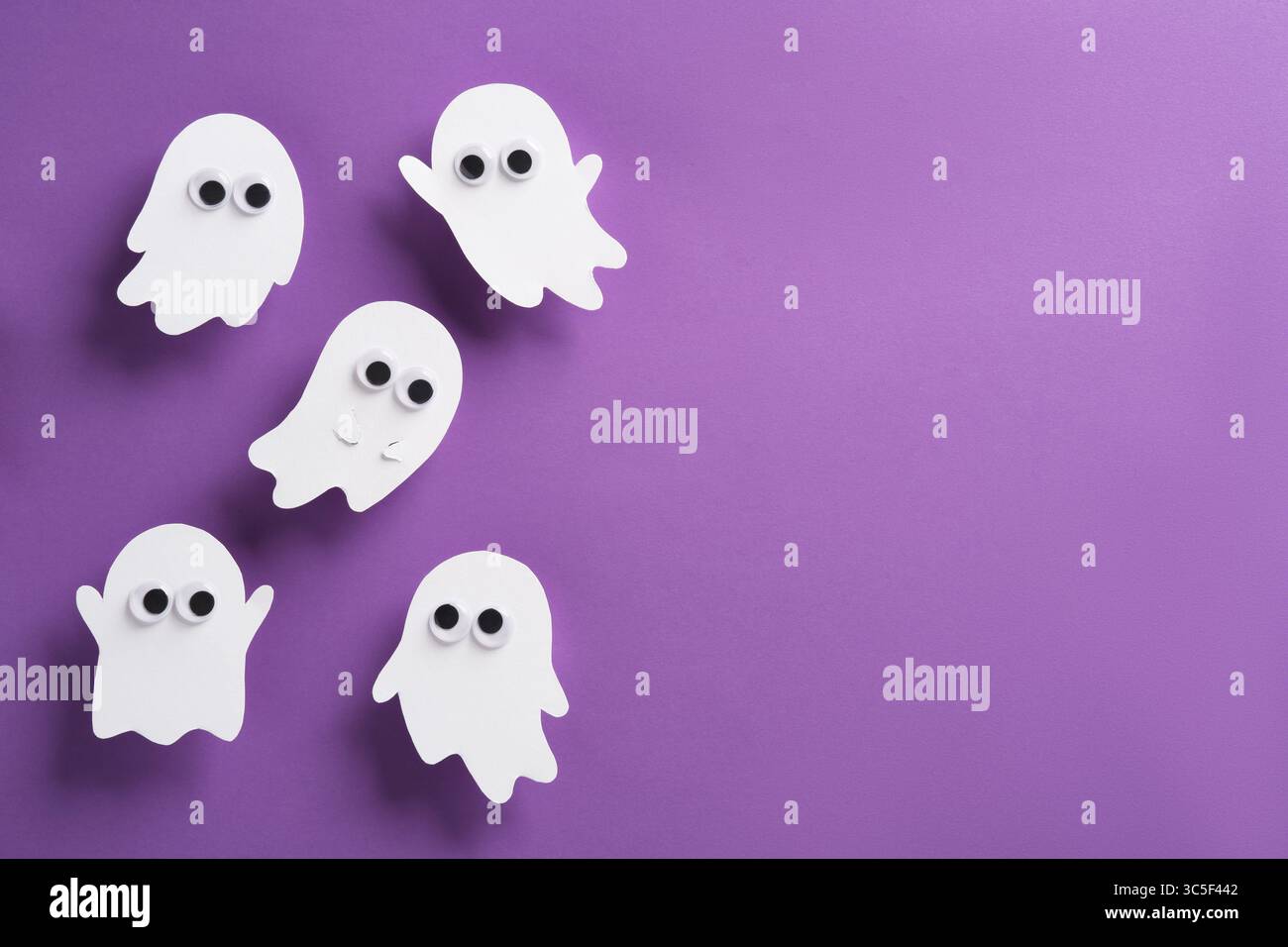 Cute ghosts flat ghost hi-res stock photography and images - Alamy