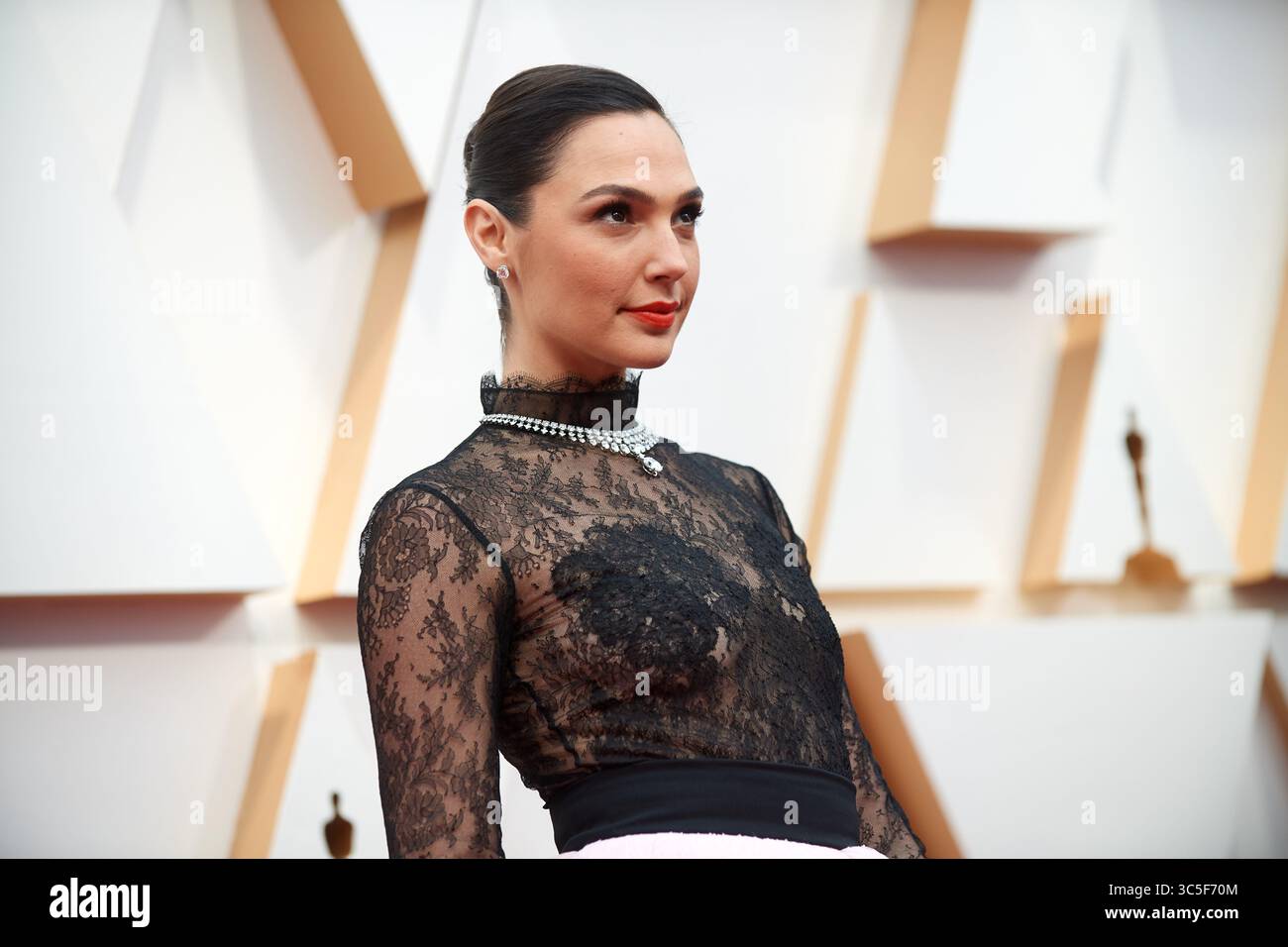 Gal godot red carpet hi-res stock photography and images - Alamy