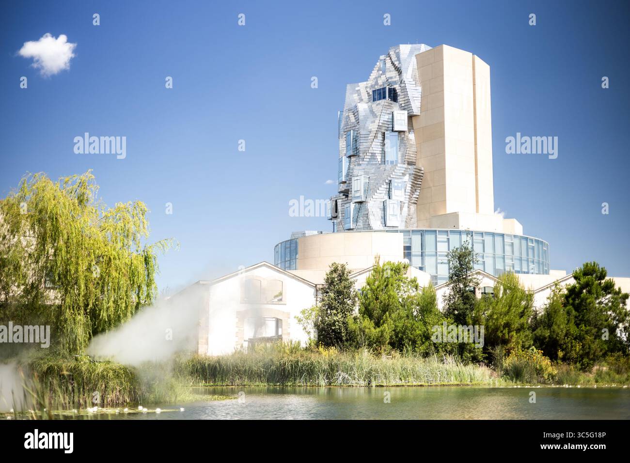 Luma arles building frank hi-res stock photography and images - Alamy