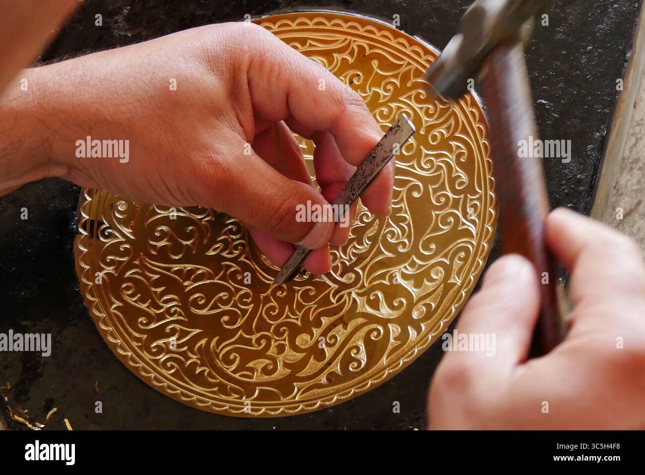 Man chasing woman hi-res stock photography and images - Alamy