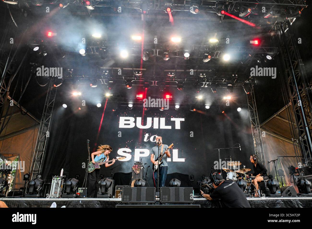 L-R: Melanie Radford, Doug Martsch, Teresa Esguerra of Built to Spill ...