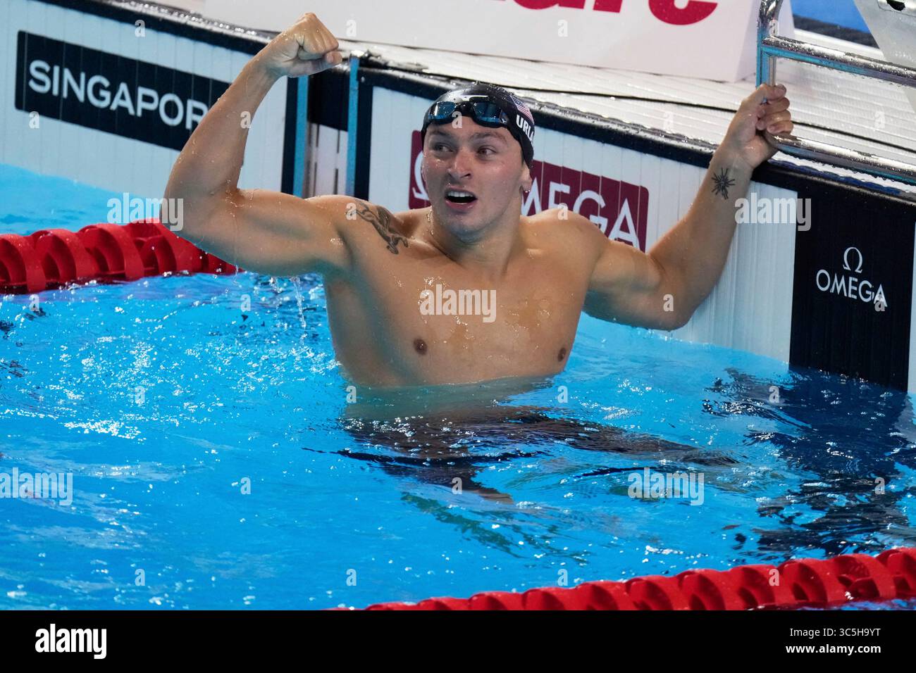 Luca Urlando of the United States celebrates after winning gold medal ...
