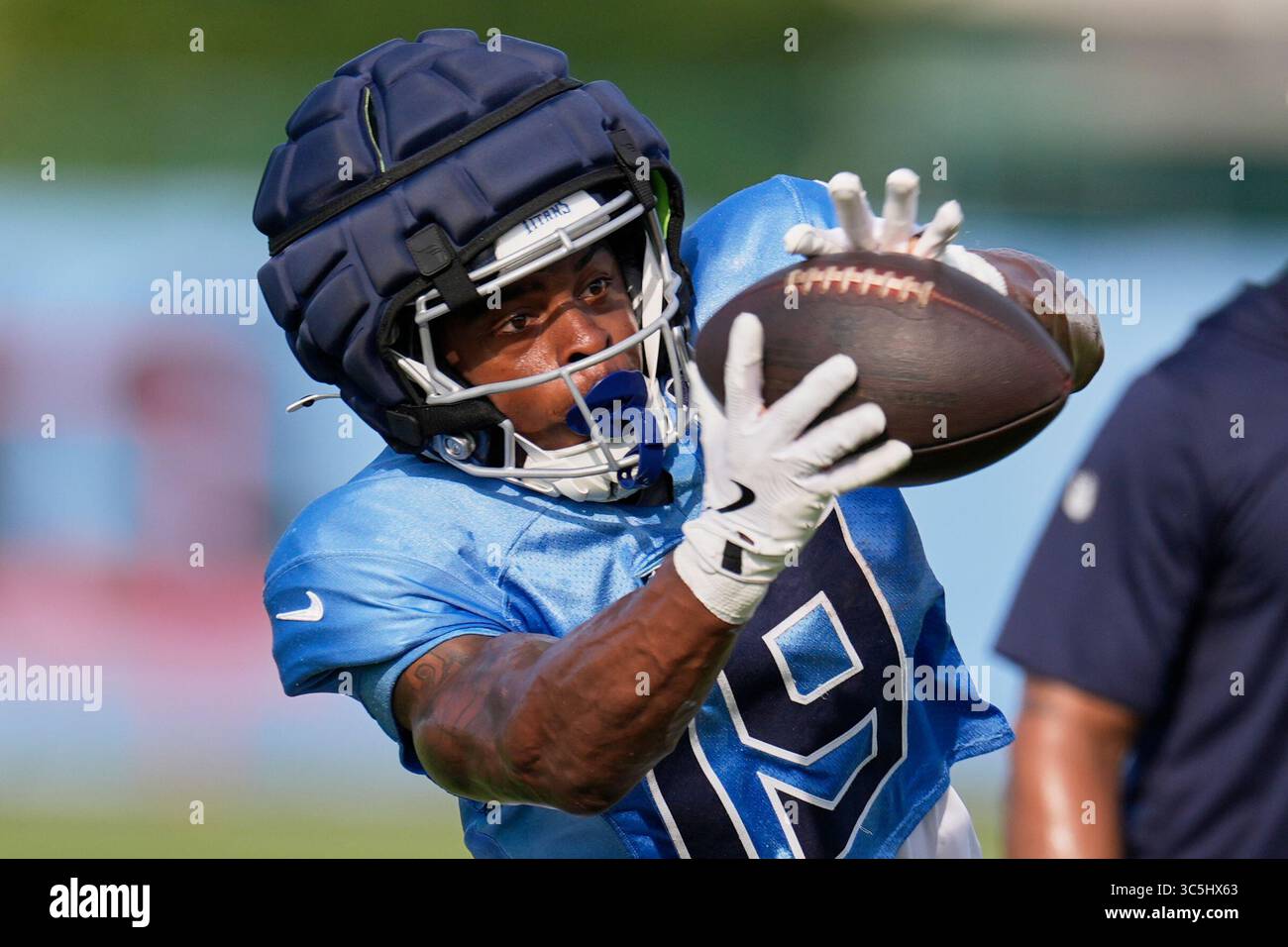 Tennessee Titans wide receiver Jha'Quan Jackson (19) makes a catch ...