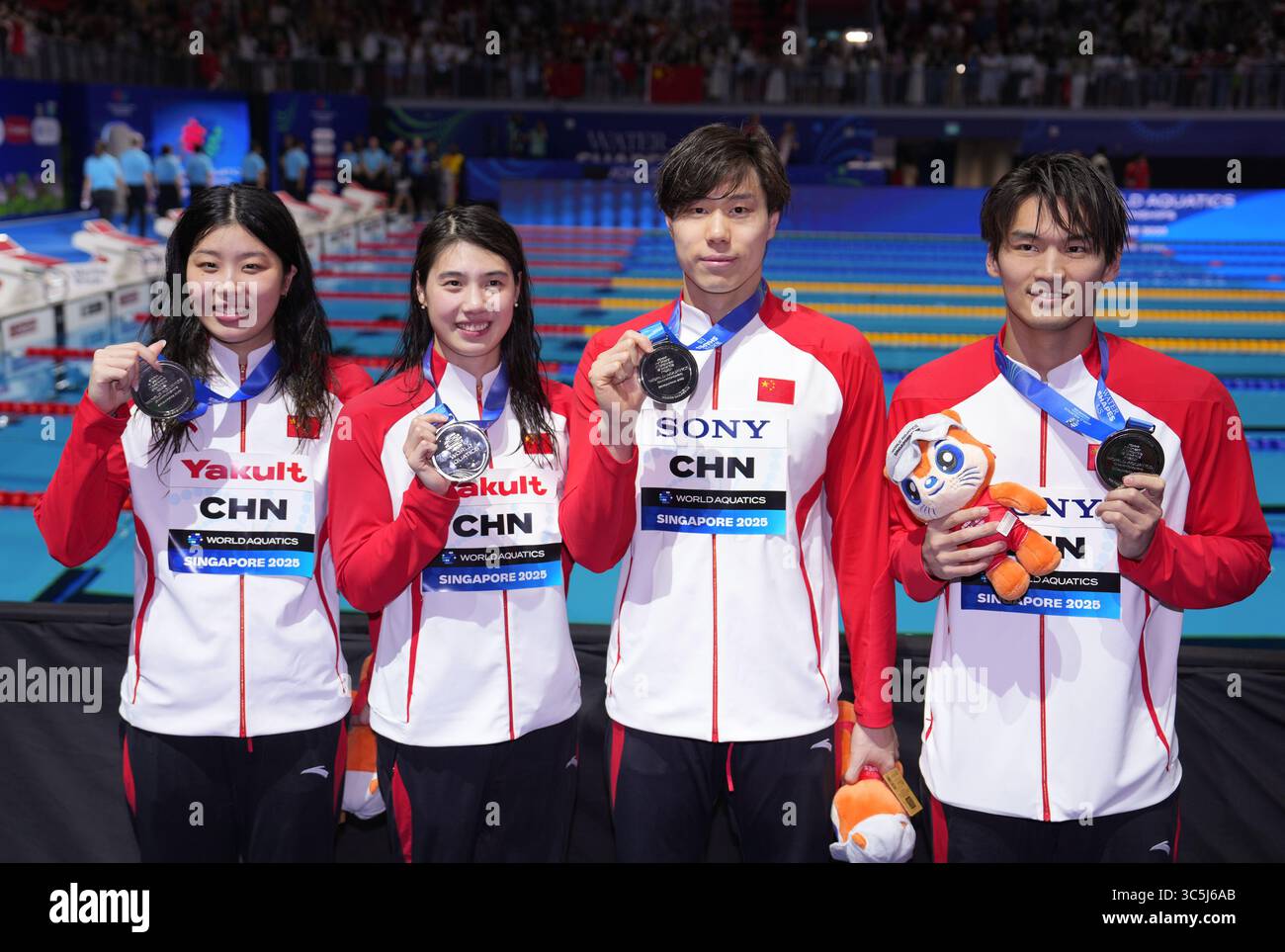 Singapore, Qin Haiyang and Xu Jiayu (L to R) pose after the awarding ...