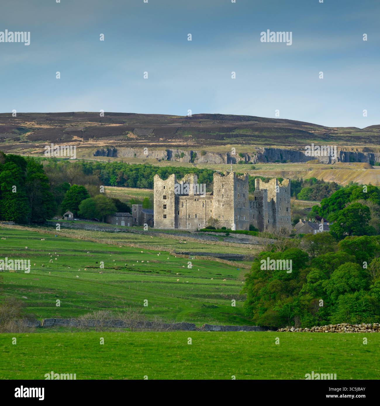 Impressive historic well-preserved castle (beautiful setting, fortified ...
