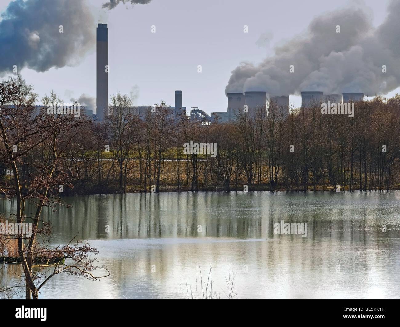 Cooling towers and chimneys at Drax Power Station, England Stock Photo ...