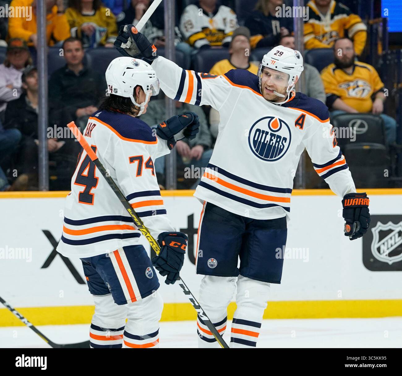 Leon draisaitl scores hi-res stock photography and images - Alamy