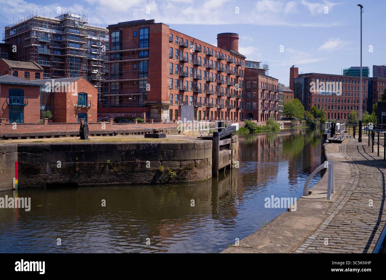 Rose Wharf and lock gates on the Aire & Calder canal Stock Photo - Alamy