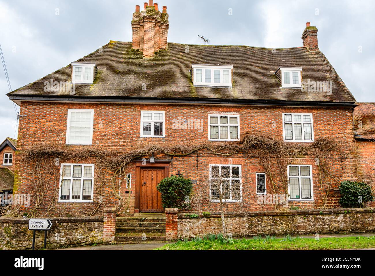 English heritage manor houses hi-res stock photography and images - Alamy