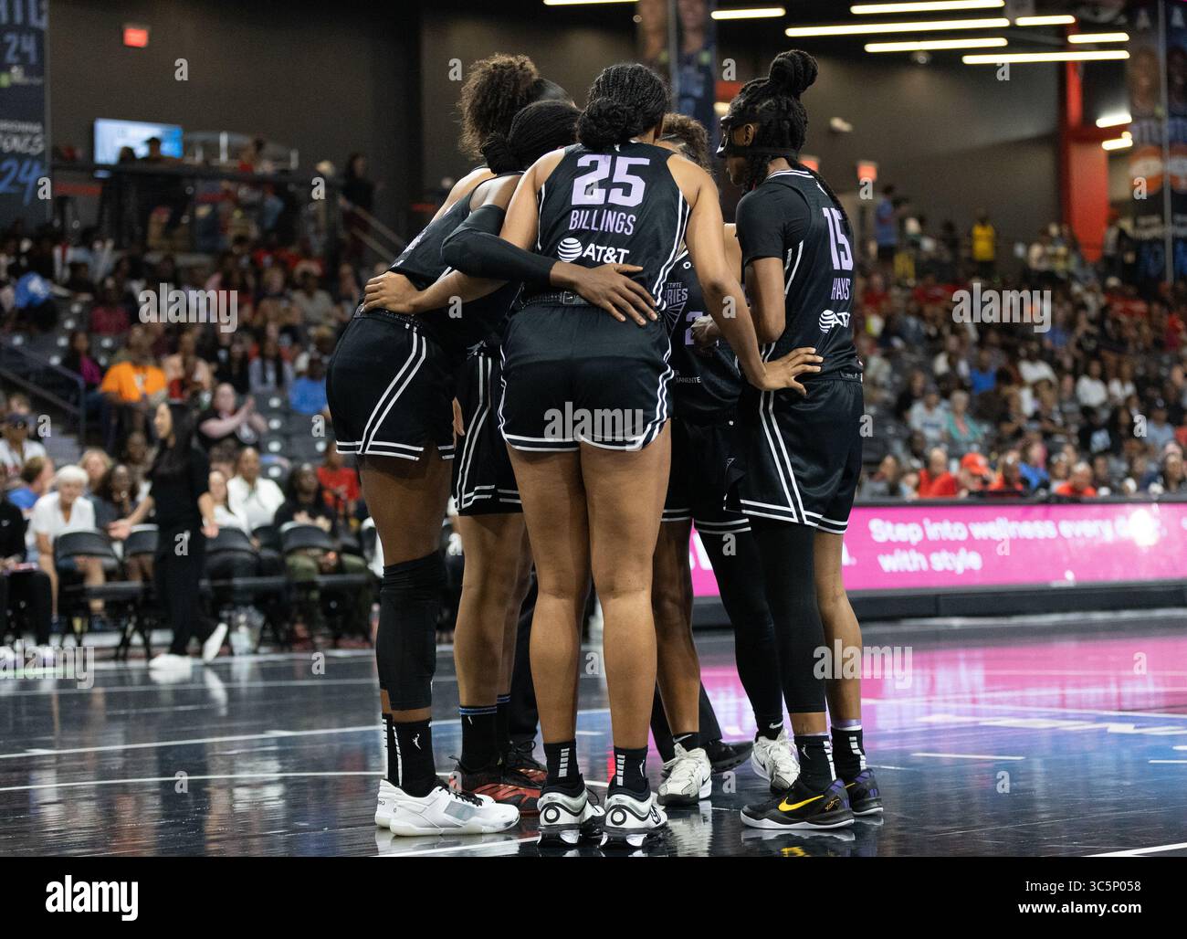 Golden State Valkyries take on the Atlanta Dream at Gateway Center ...