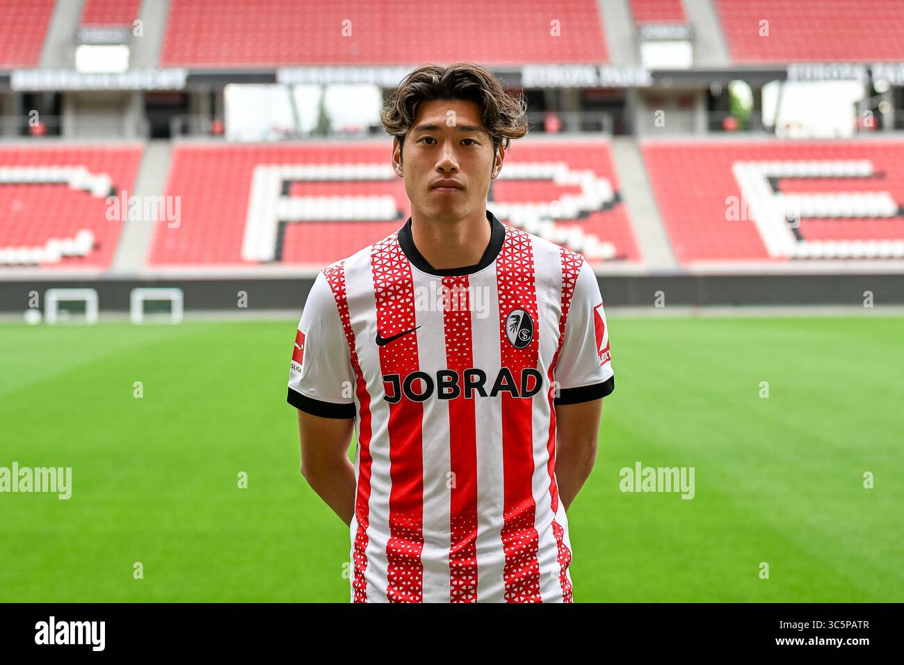 Yuito Suzuki (SC Freiburg, #14) GER, SC Freiburg, Fussball, 1. BL, Portraettermin 2025/2026, 30. ...