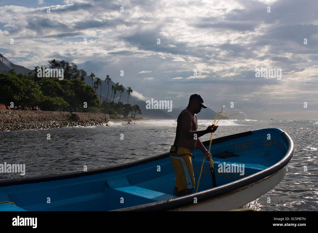 Traditional fishing boat venezuela hi-res stock photography and images ...