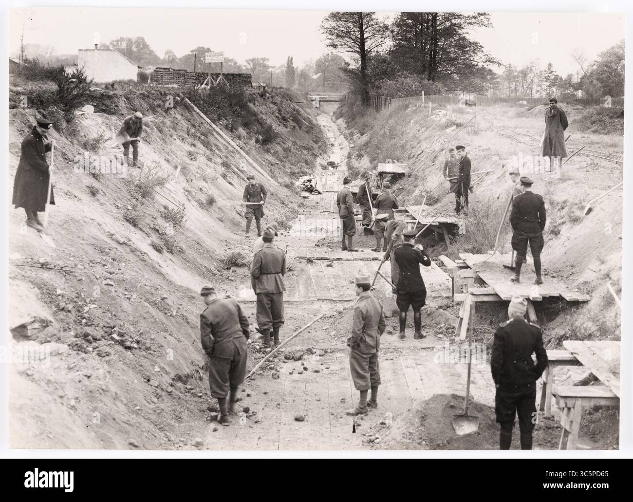 Prisoners war during repair hi-res stock photography and images - Alamy