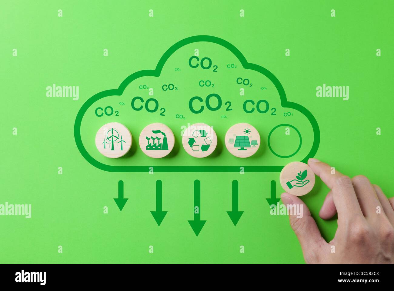 Reduce CO2 emissions concept. Carbon reduction icon on a green ...