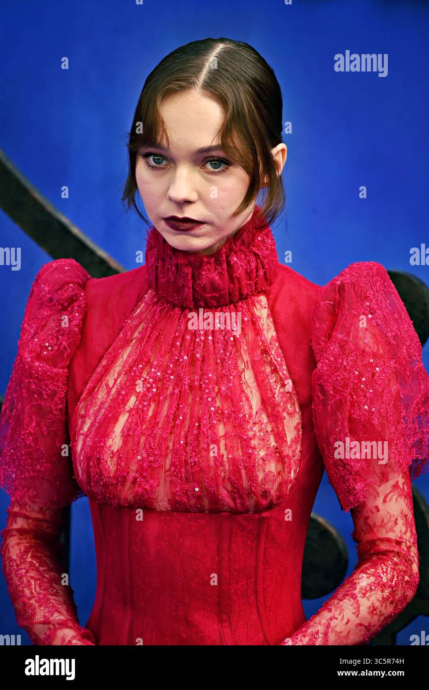 Emma myers hi-res stock photography and images - Alamy