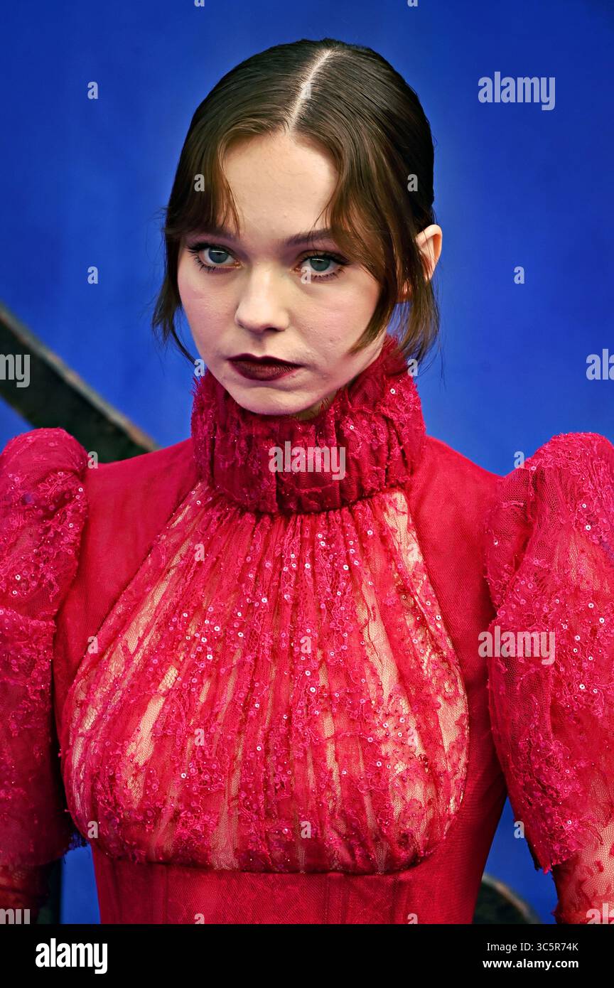 Emma myers georgie farmer hi-res stock photography and images - Alamy