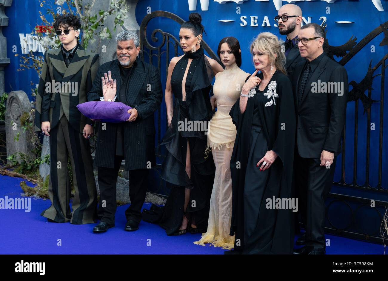 Jenna ortega and emma myers hi-res stock photography and images - Alamy