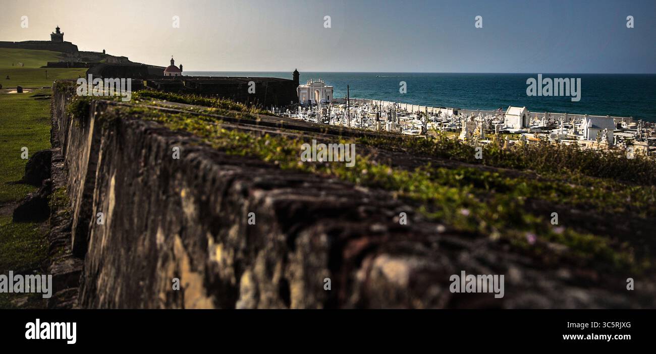 Oceanfront cemetery hi-res stock photography and images - Alamy