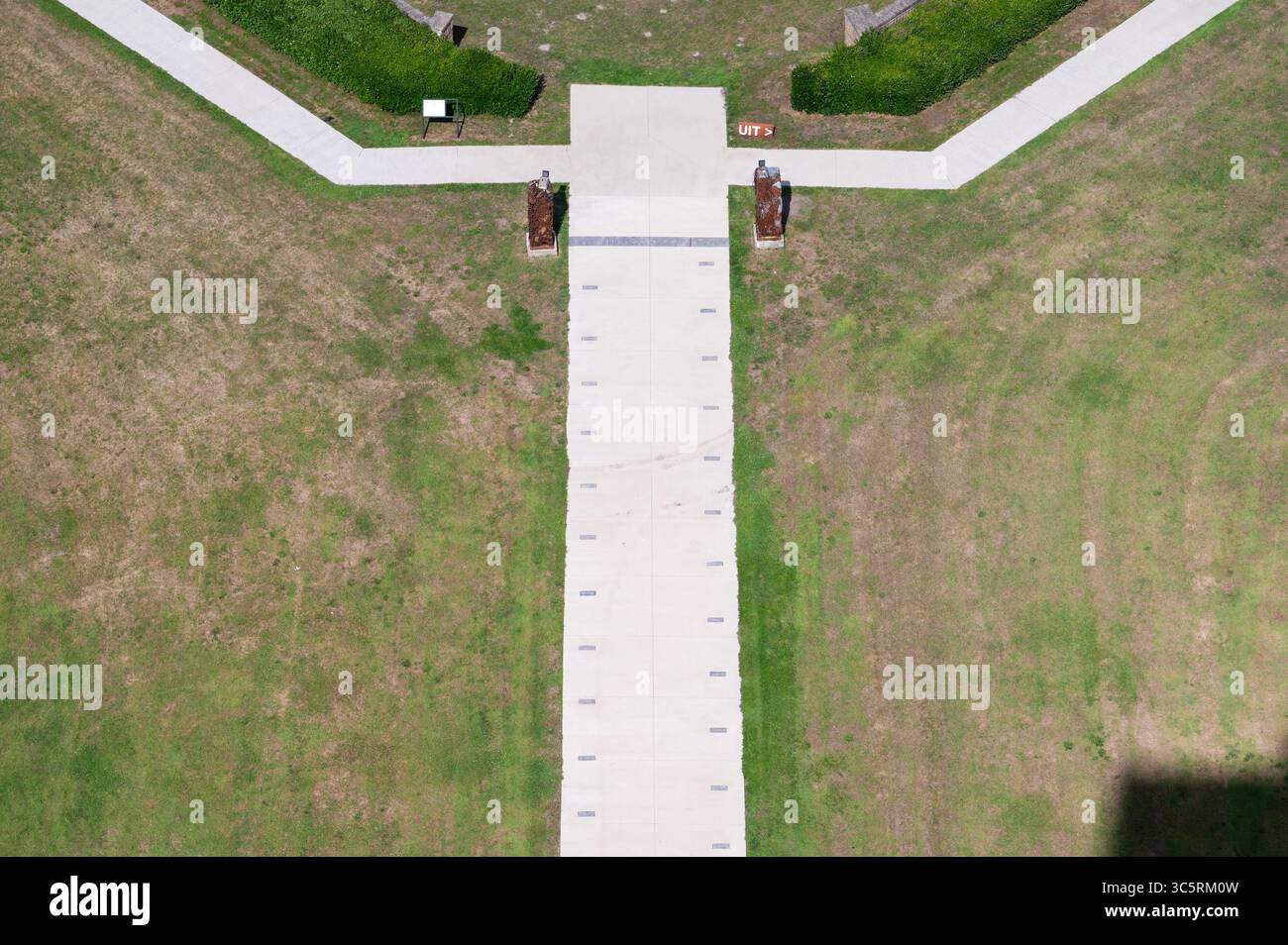 Green meadow and concrete walking path to the Ijzertoren museum about ...
