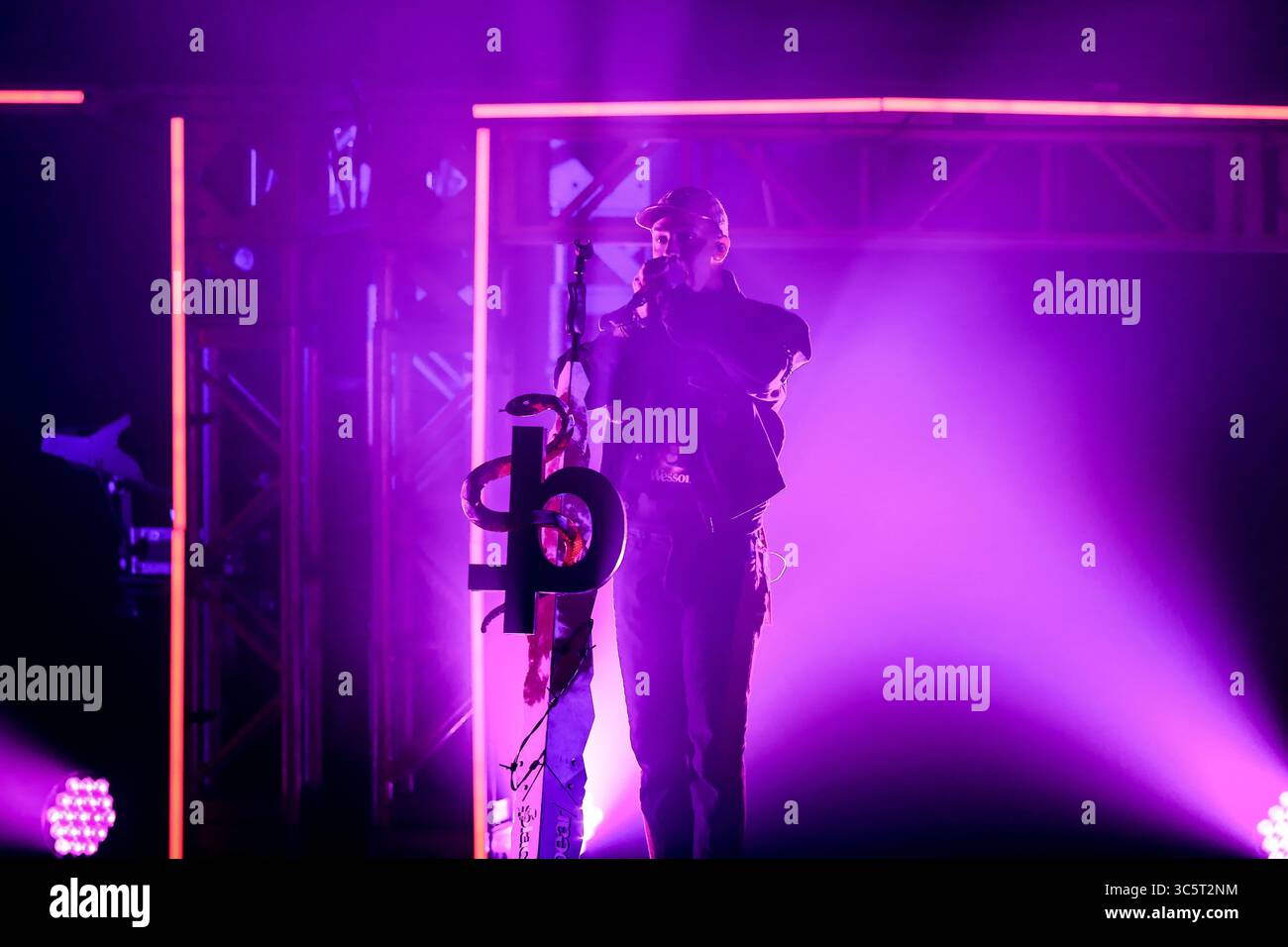 Artist mike tyler hi-res stock photography and images - Alamy