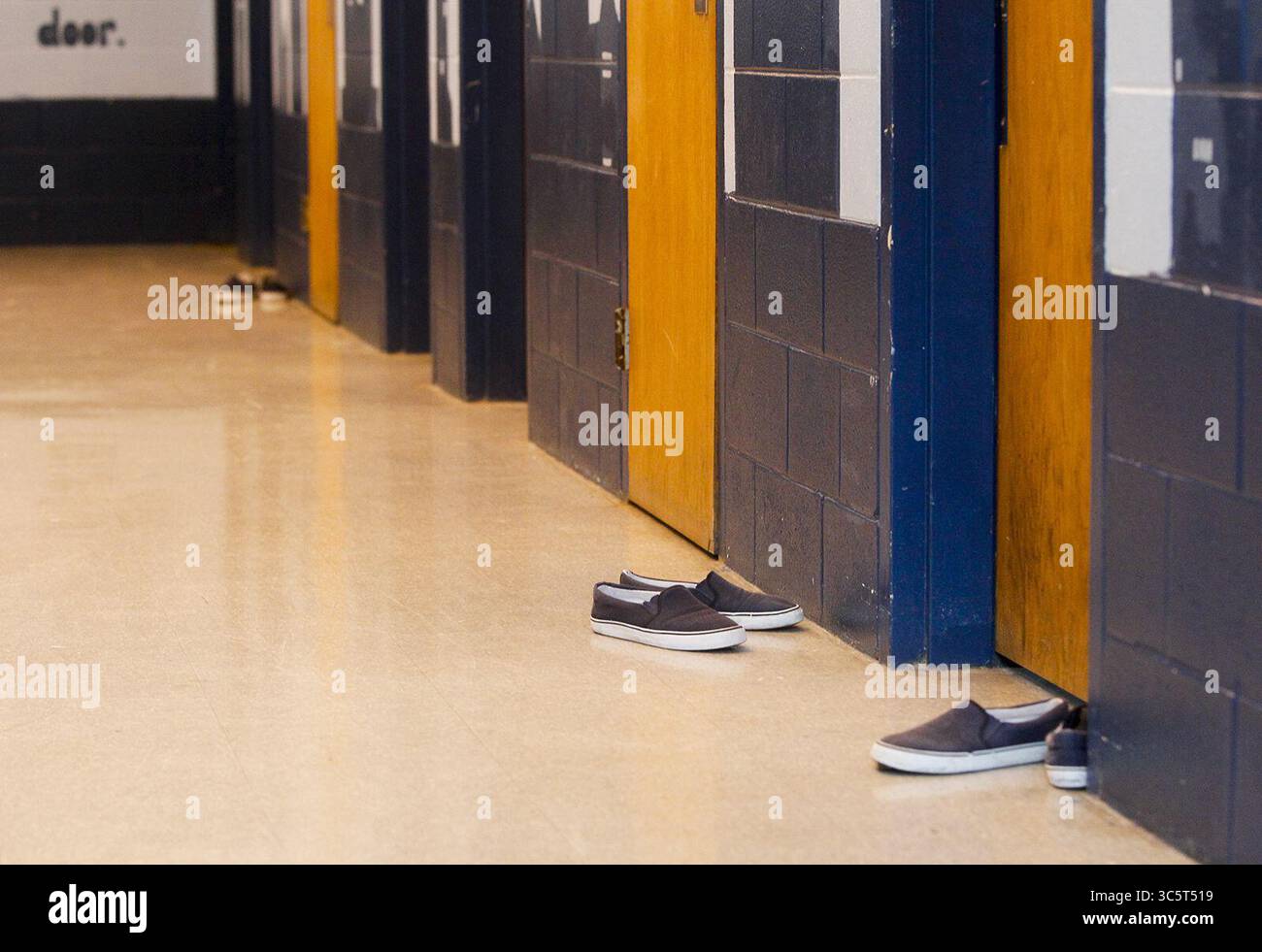 Shoes inmates outside confinement hi-res stock photography and images ...
