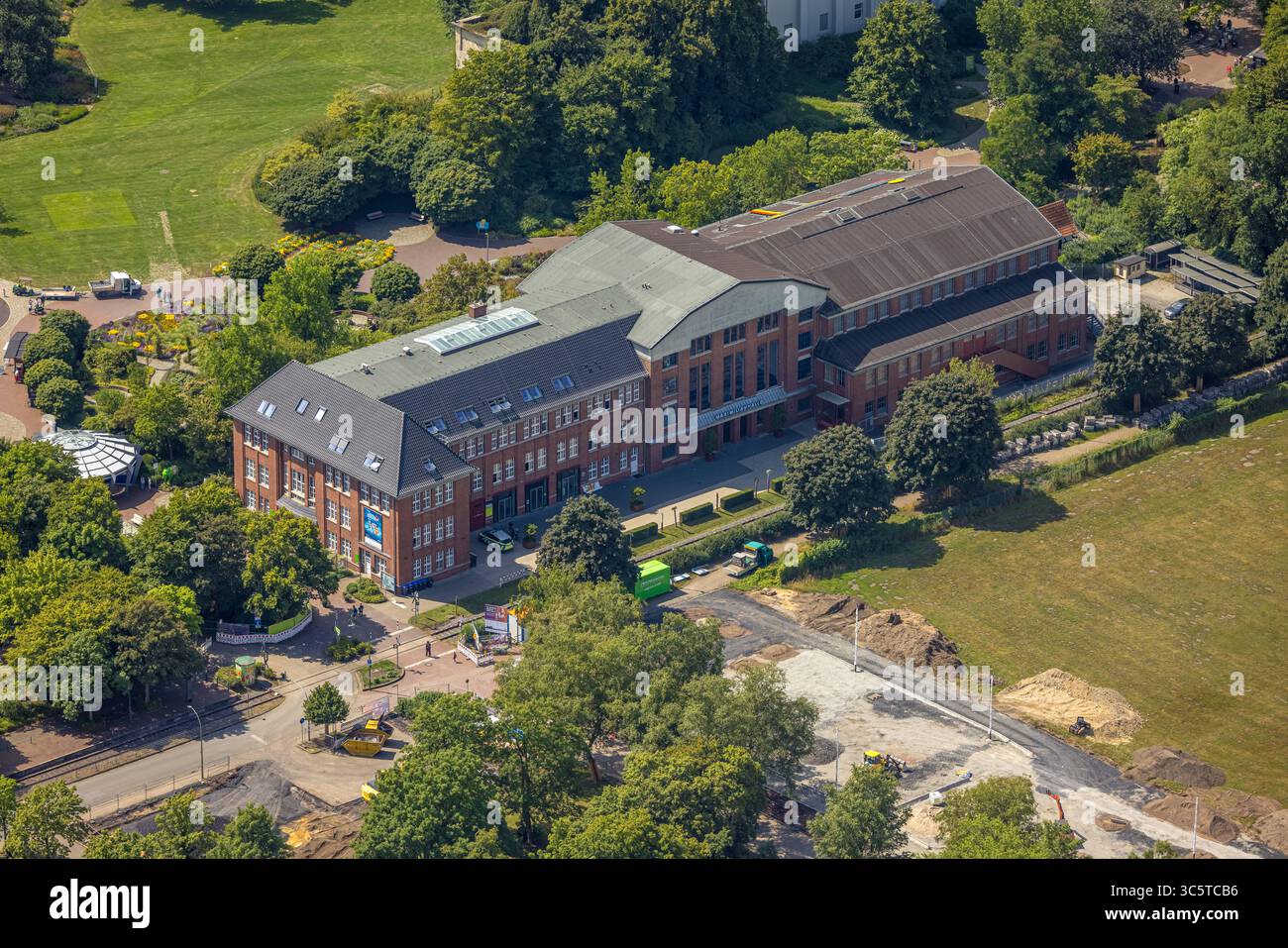 Luftbild, Haupteingang Eingangsbereich Maximilian Park, Bürgeramt ...