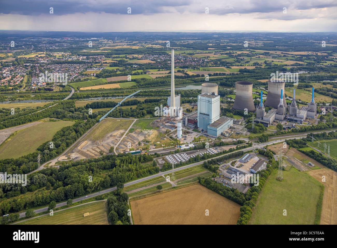 Luftbild, RWE Generation SE Kraftwerk Gersteinwerk mit Schornstein und ...