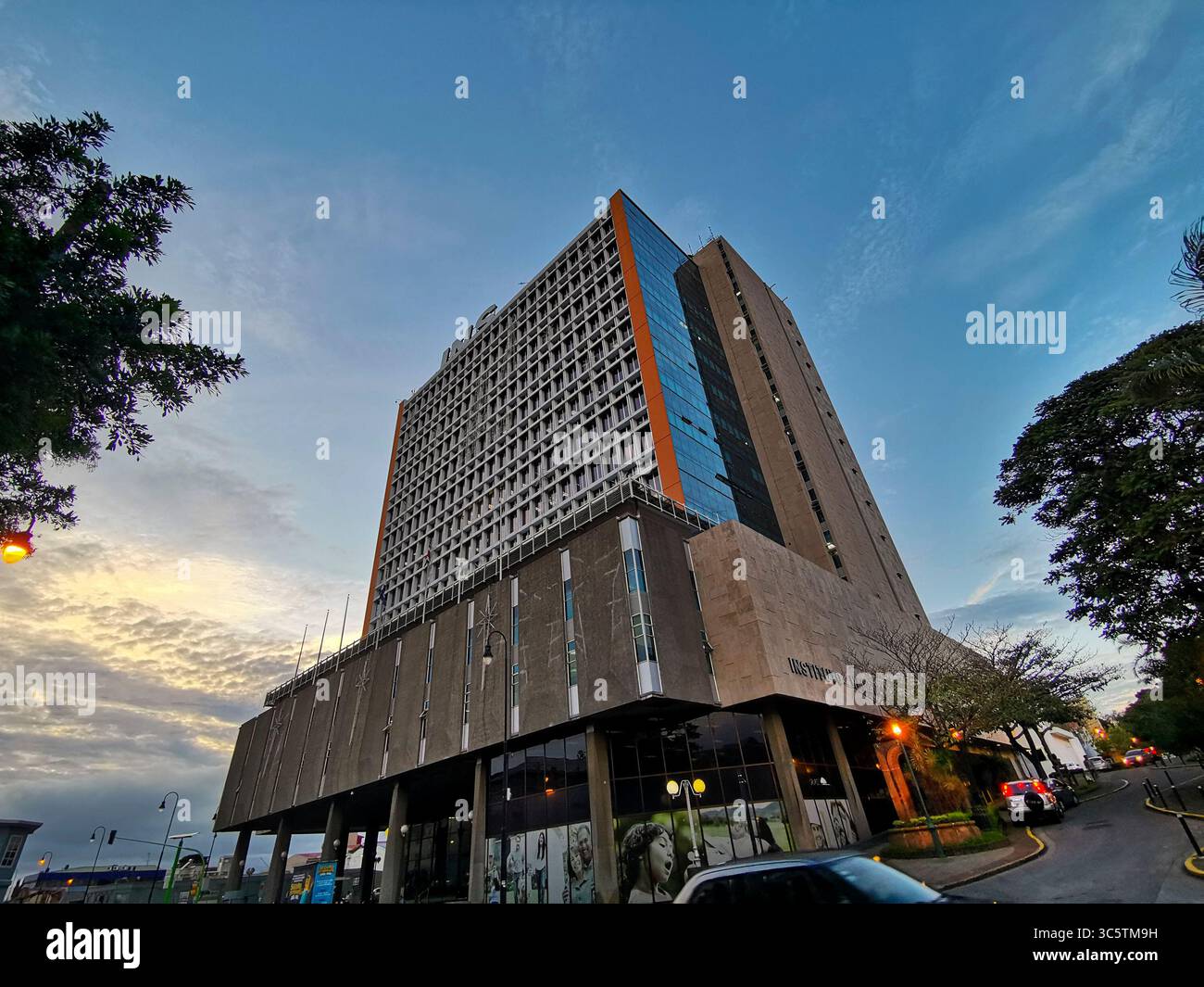 Ins edificio hi-res stock photography and images - Alamy
