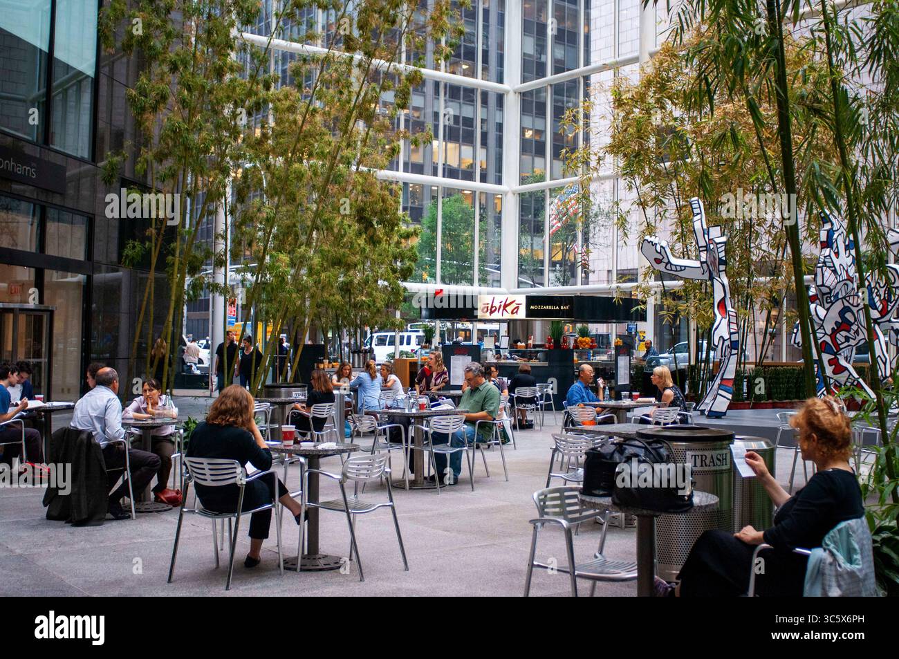 590 fifth avenue hi-res stock photography and images - Alamy