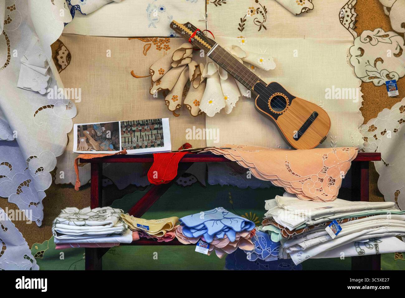 Timple hi-res stock photography and images - Alamy