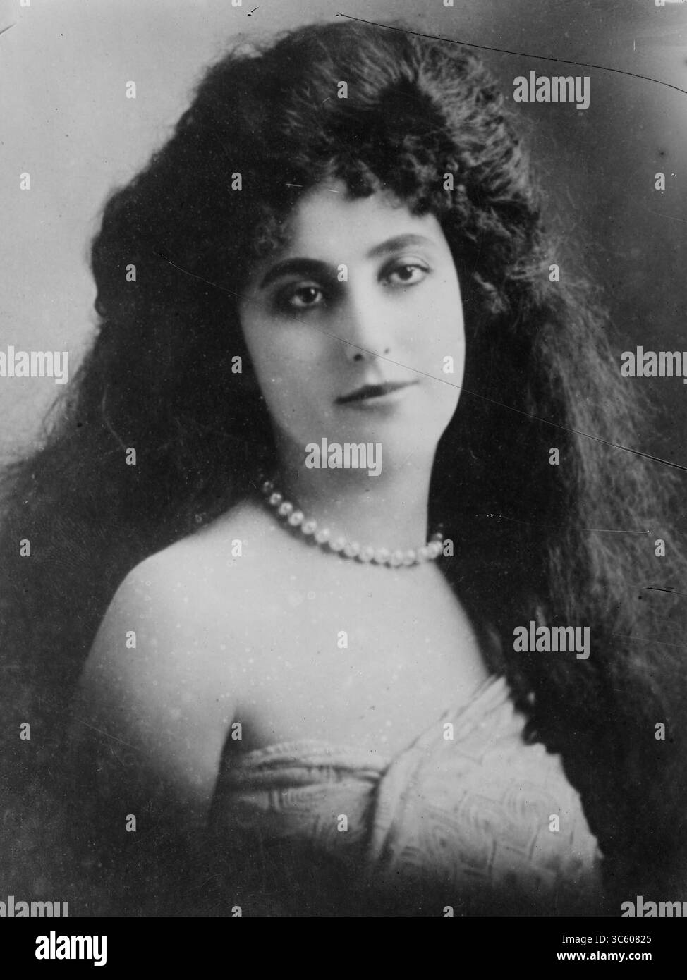 Mrs pearl Black and White Stock Photos & Images - Alamy