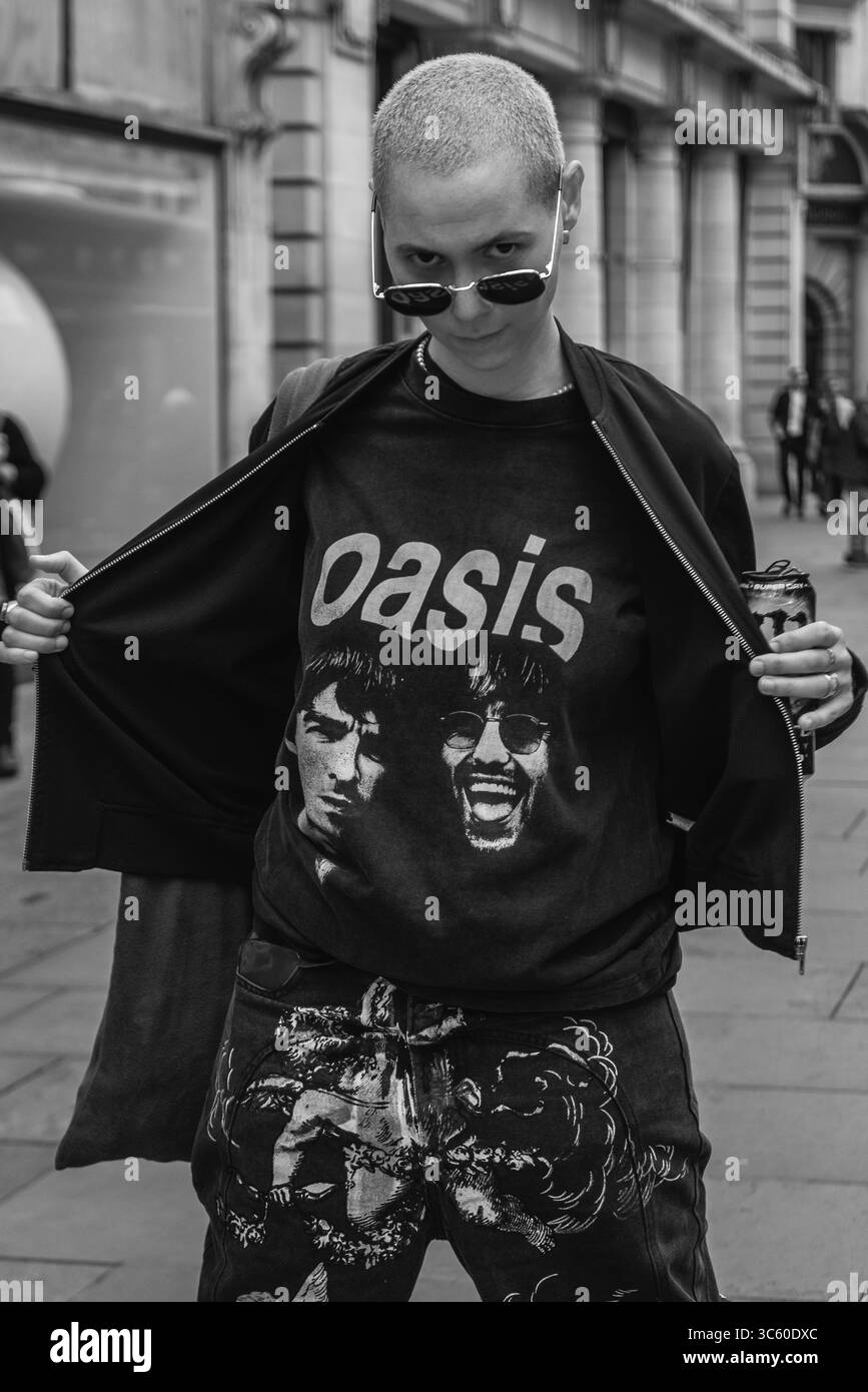 What's the story morning glory oasis hi-res stock photography and ...