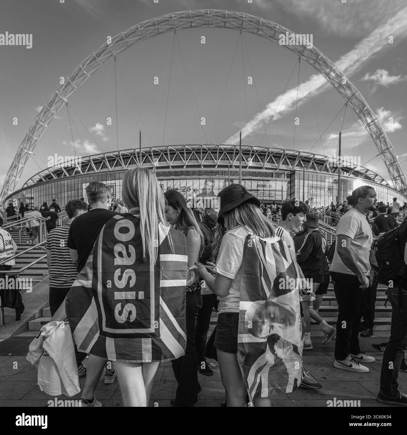 Oasis gallagher brothers Black and White Stock Photos & Images - Alamy