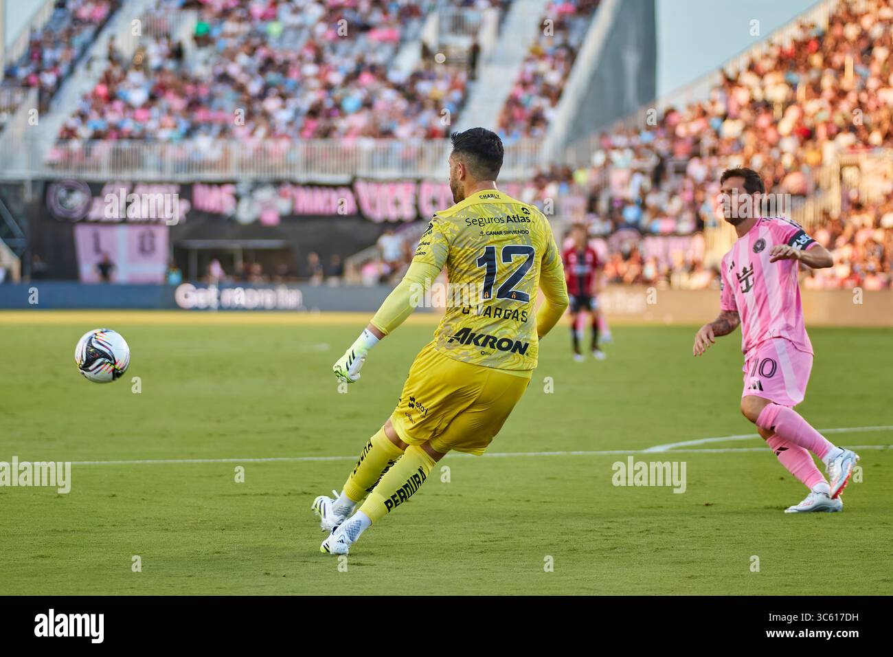 10 - Messi Lionel (C) (Inter Miami), 12 - Vargas Camilo (P) (Atlas ...