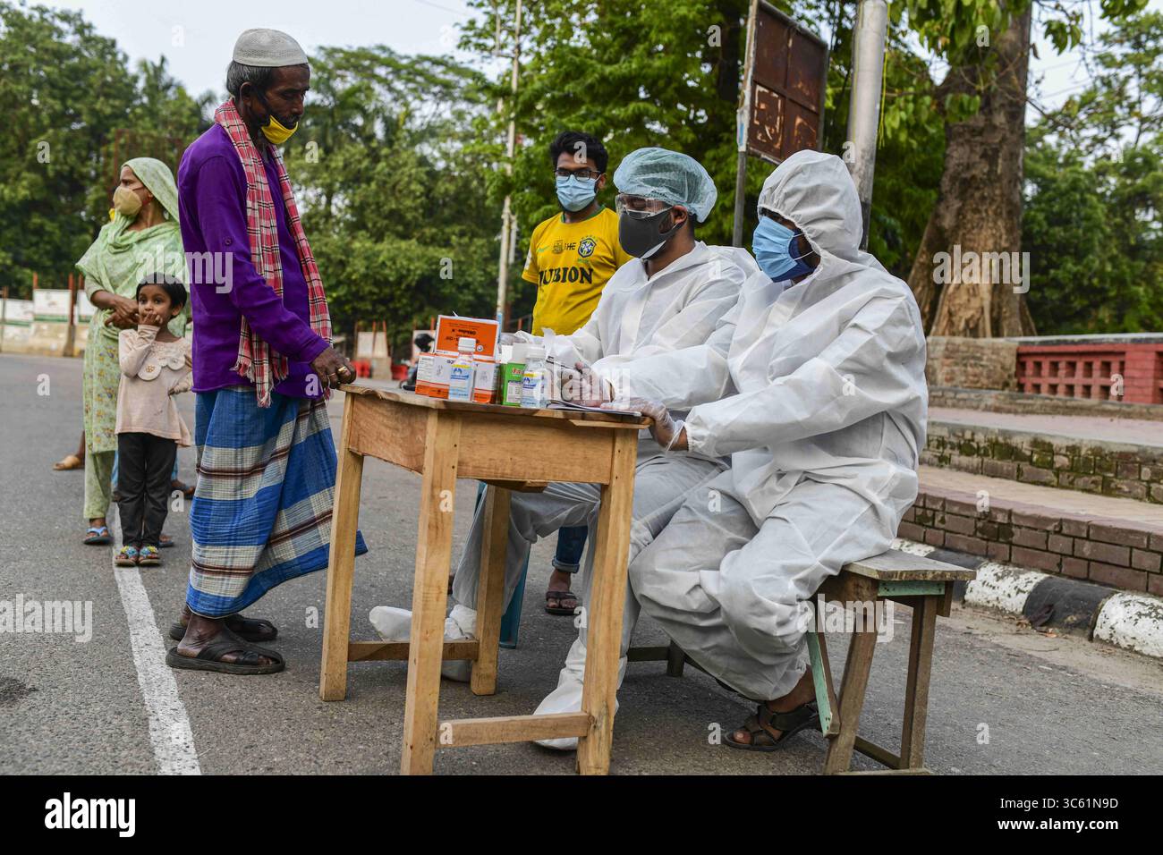 Volunteers group gives free hi-res stock photography and images - Alamy