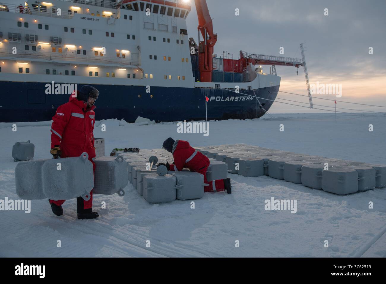 October 10, 2019, Arctic Sea, Arctic: Scientists building the platform ...
