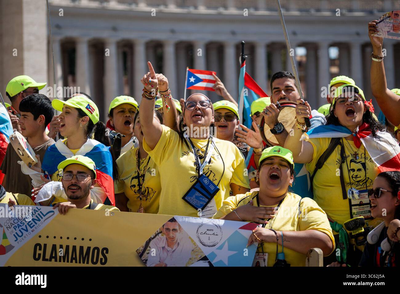 Pilgrims from Puerto Rico of the Jubilee of Youth attend the ...