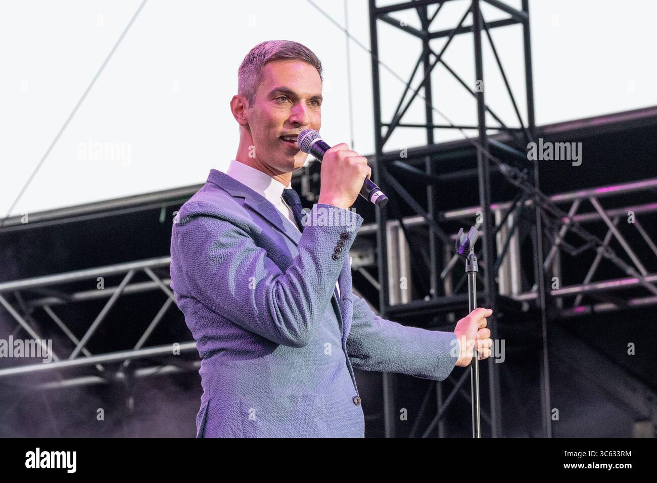 Timothy nishimoto ari shapiro hi-res stock photography and images - Alamy