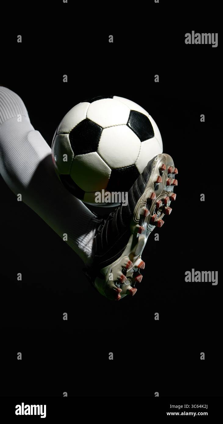 Fitness soccer athlete lifting foot hi-res stock photography and images ...