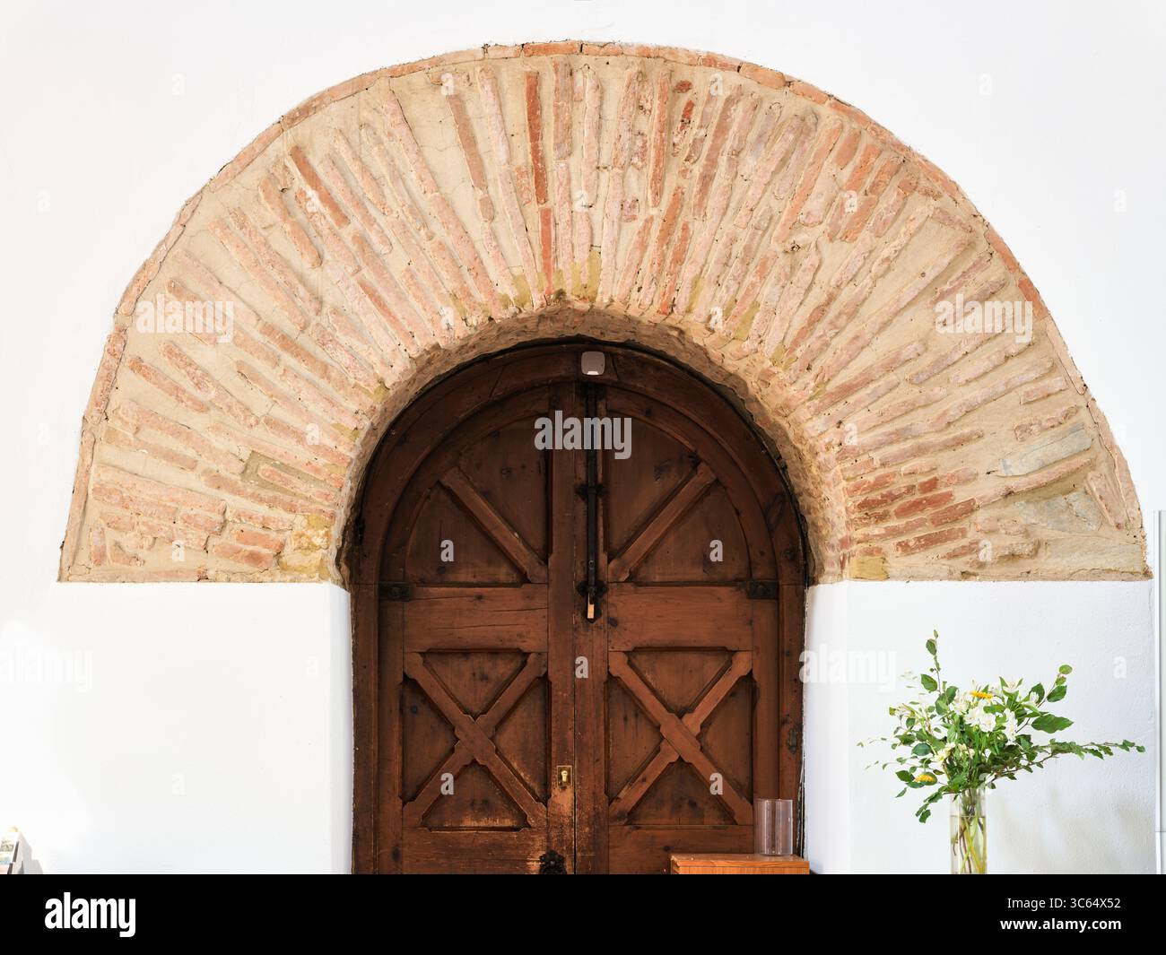 Roman bricks used to form a semi-circle arched lintel at All Saints ...