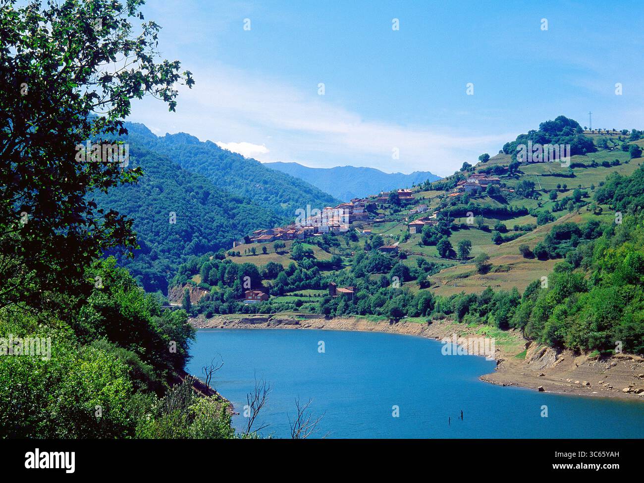 Parque natural de redes asturias hi-res stock photography and images ...