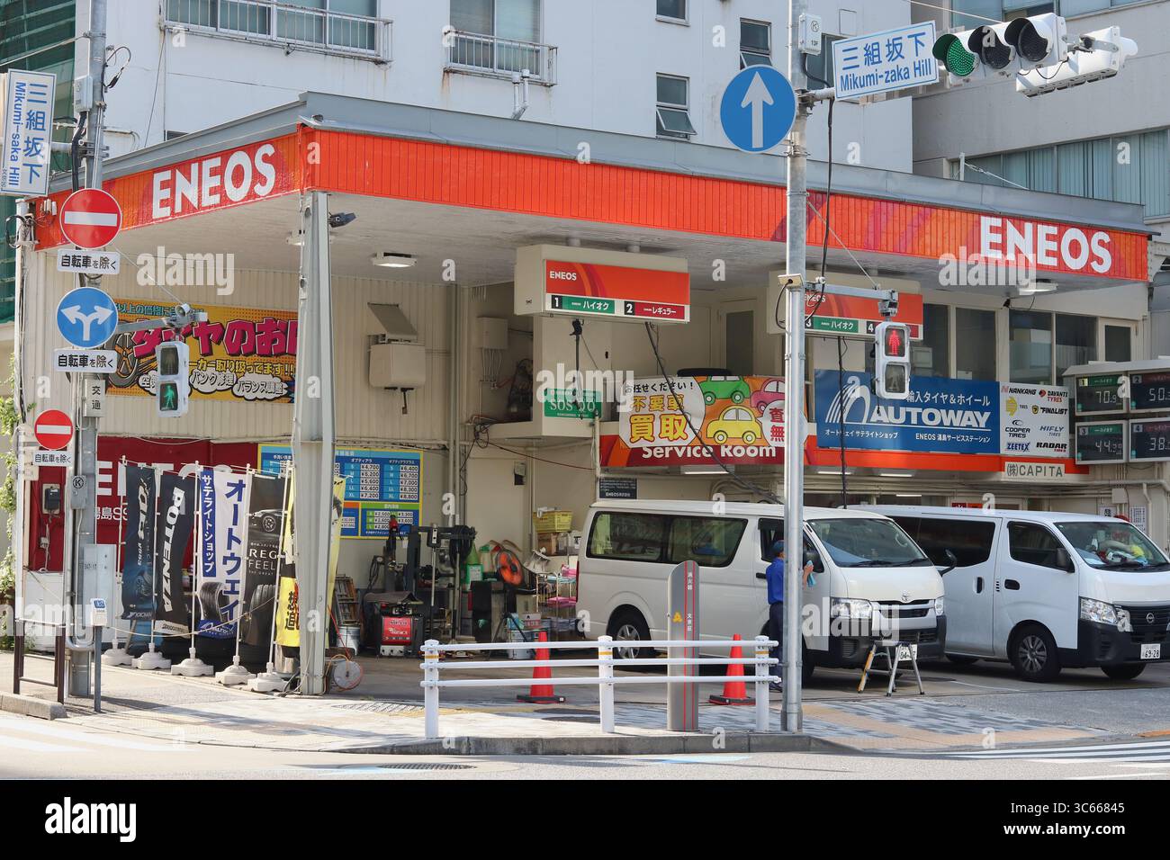 Forecourt eneos gas station hi-res stock photography and images - Alamy