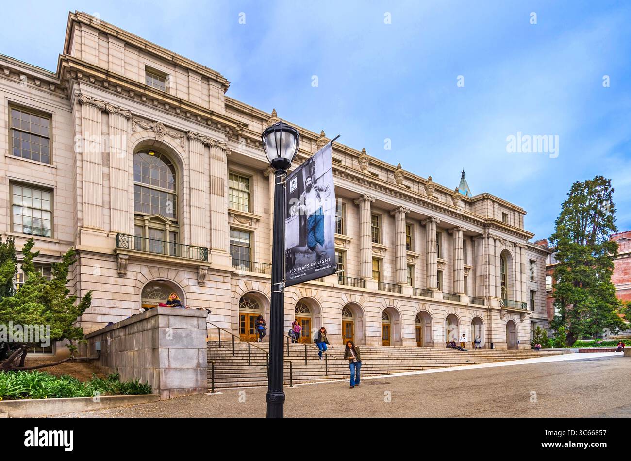 Benjamin Ide Wheeler Hall building on the UC Berkeley university campus ...