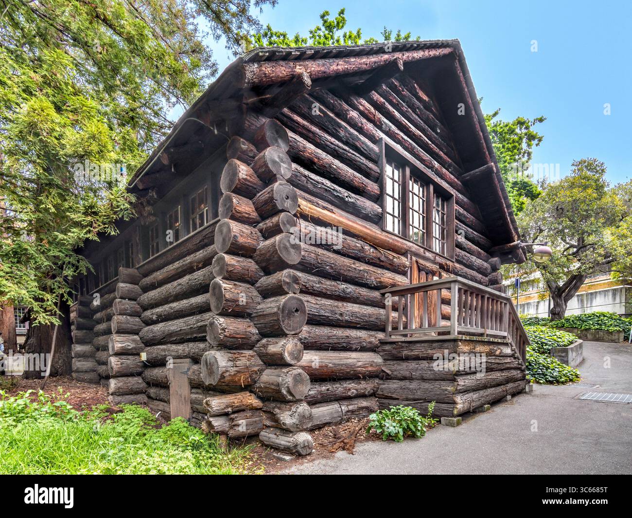Traditional log cabin on the UC Berkeley university campus, Berkeley ...
