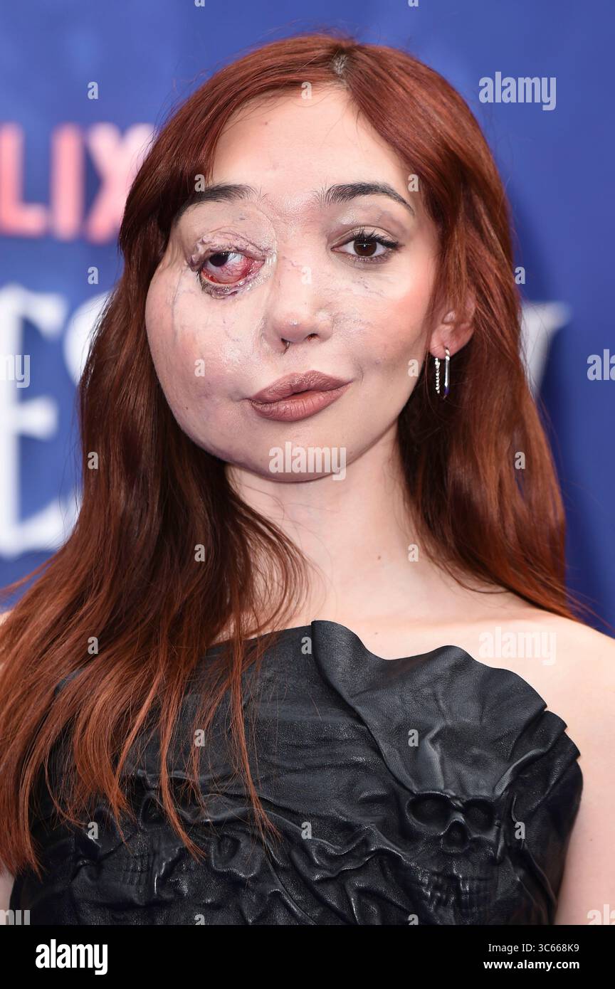 Nikki Lilly bei der Premiere der Season 2, Part 1 der Netflix Serie ...
